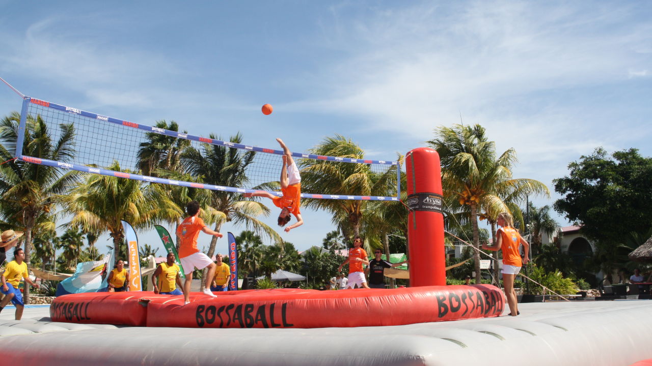 Bossaball, el nuevo deporte que combina acrobacias con voleyball ...